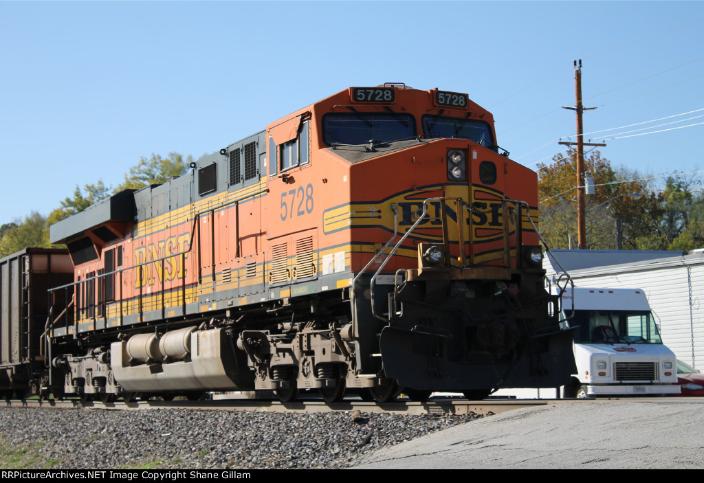 BNSF 5728 Work's dpu on a loaded SKS train.